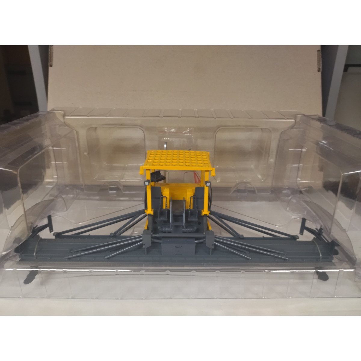 SANY HIGH-GRADE ASPAHLT PAVER/ASFALTADORA 1:35 - BCN STOCK CARS
