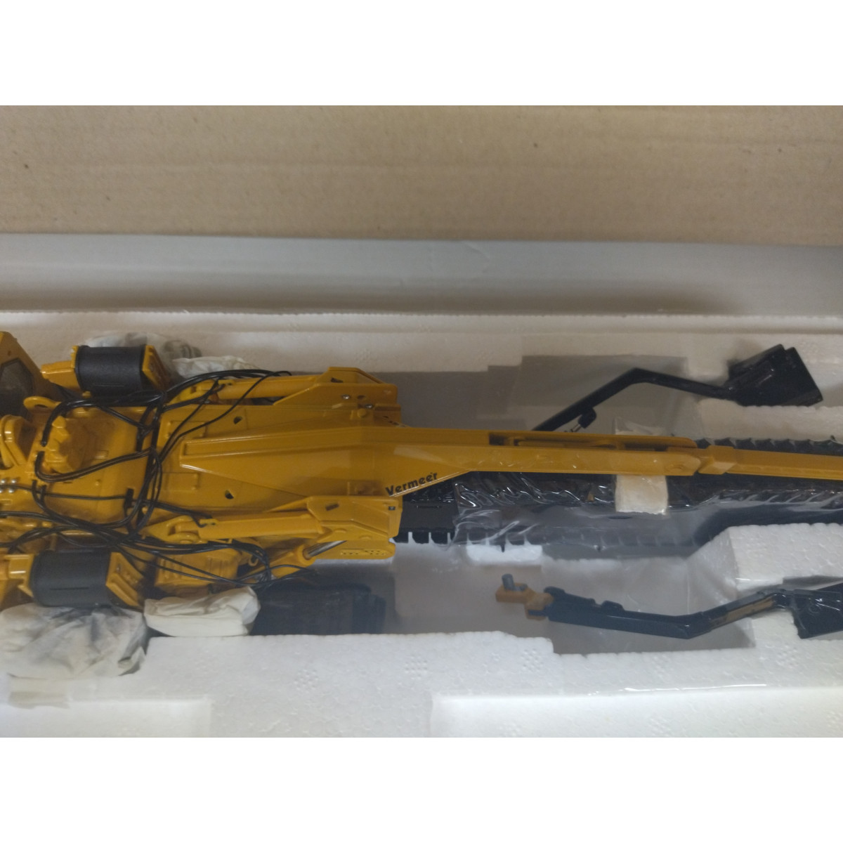 VERMEER T1255 COMMANDER 3 TRACTOR WITH HYDROSTATIC TRENCHER 1:50 TWH ...