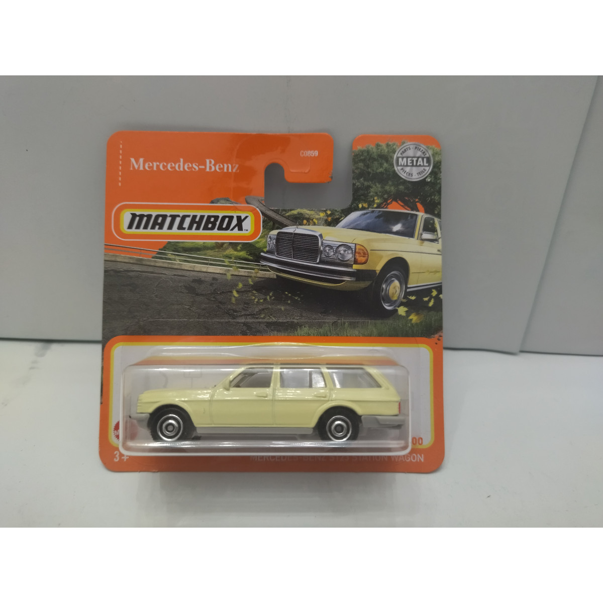 MERCEDES-BENZ W123 300 TE YELLOW 1:64 MATCHBOX - BCN STOCK CARS
