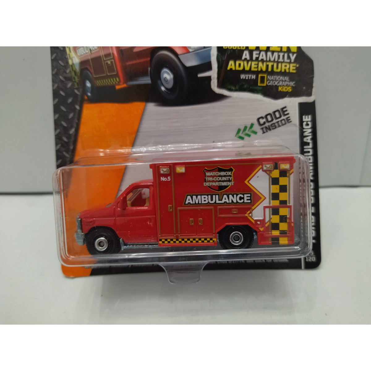 FORD E-350 AMBULANCE 75/120 HEROIC RESCUE 1:64 MATCHBOX - BCN STOCK CARS