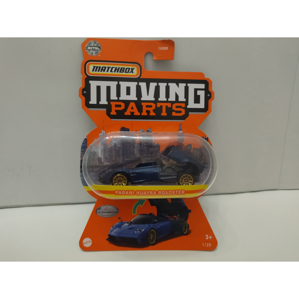 PAGANI HUAYRA ROADSTER BLUE MOVING PARTS 1:64 MATCHBOX - BCN STOCK CARS