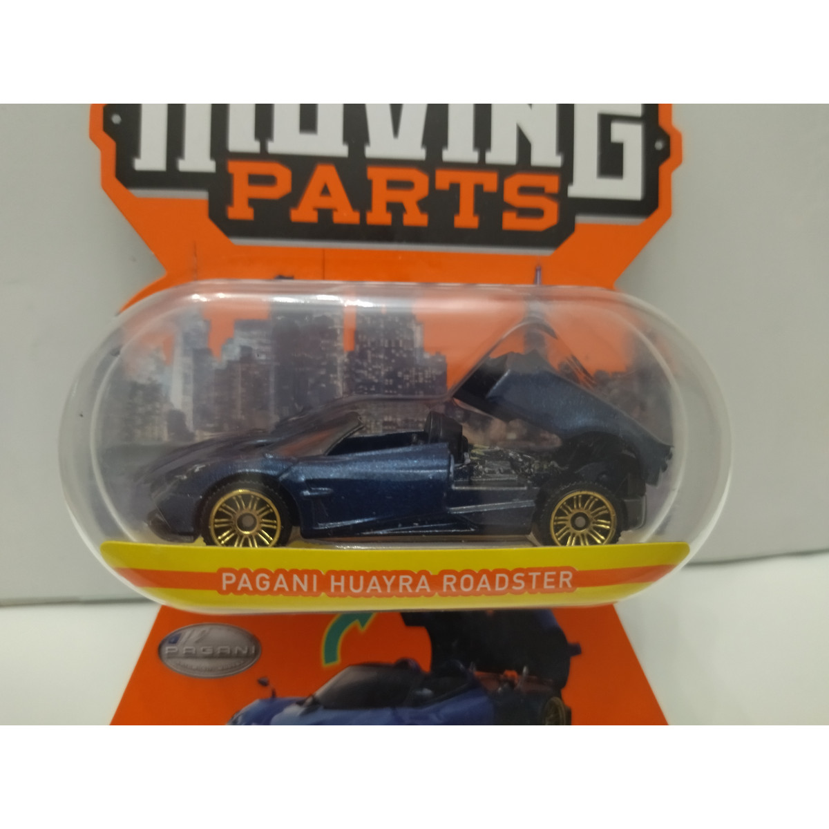 PAGANI HUAYRA ROADSTER BLUE MOVING PARTS 1:64 MATCHBOX - BCN STOCK CARS