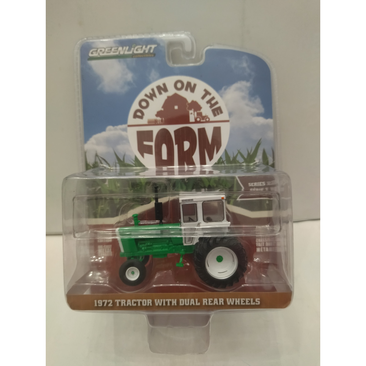 TRACTOR 1972 WITH DUAL REAR WHEELS FARM 1:64 GREENLIGHT - BCN STOCK CARS