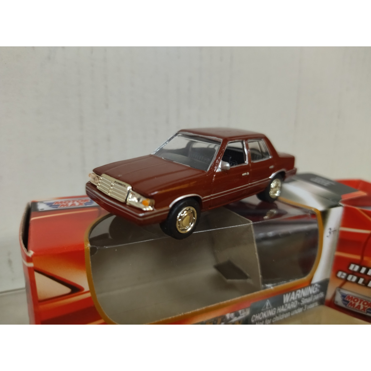PLYMOUTH RELIANT 1983 RED 1:60/ 1:64 MOTOR MAX - BCN STOCK CARS