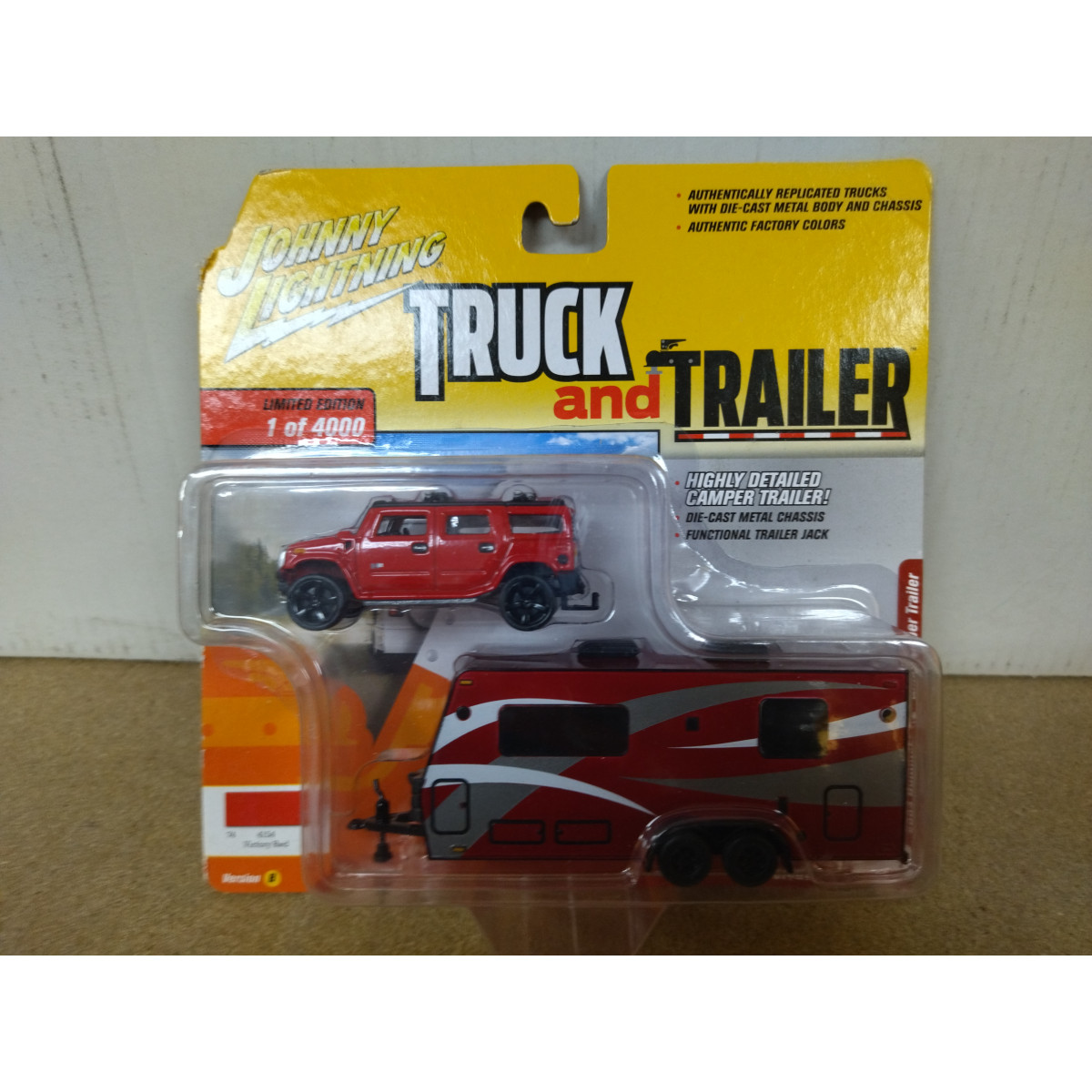 HUMMER H2 2004 + CAMPER TRAILER 1:64 JOHNNY LIGHTNING - BCN STOCK CARS