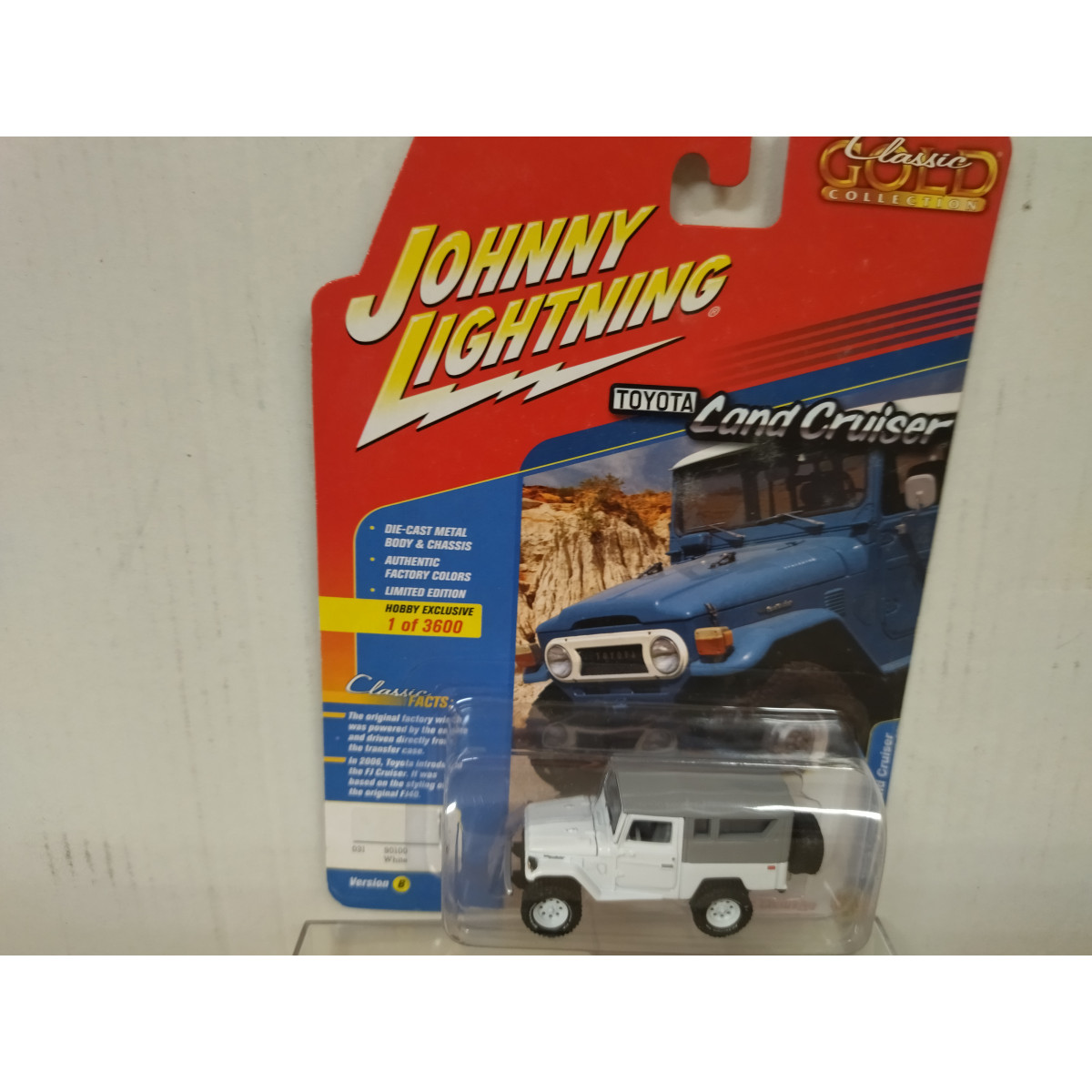 TOYOTA LAND CRUISER FJ 1980 WHITE CLASSIC GOLD 1:64 JOHNNY LIGHTNING - BCN STOCK CARS