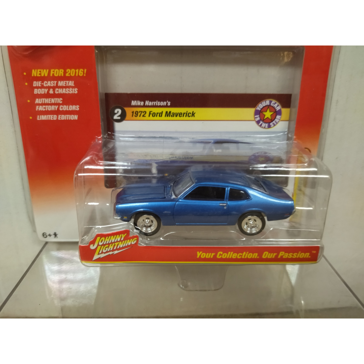 FORD MAVERICK 1972 BLUE CLASSIC GOLD 1:64 JOHNNY LIGHTNING - BCN STOCK CARS