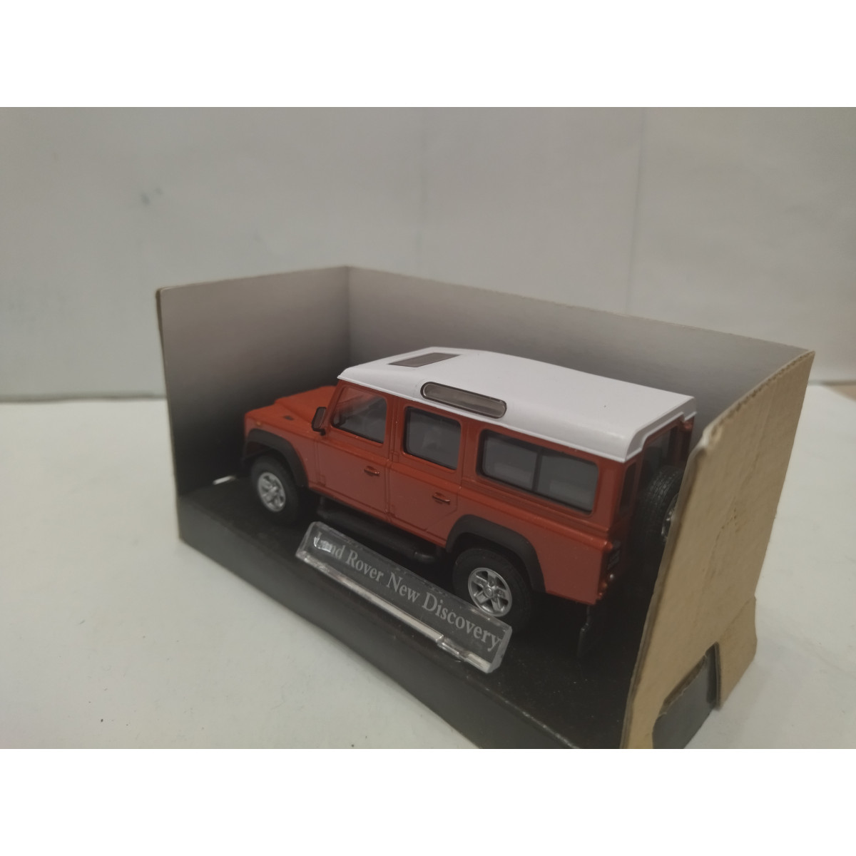 LAND ROVER NEW DISCOVERY RED 6 WHITE 1:43 CARARAMA - BCN STOCK CARS