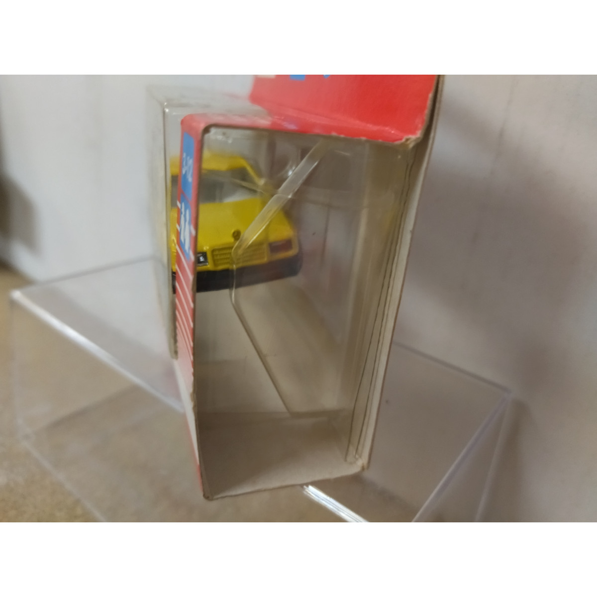 MERCEDES-BENZ W124 200 YELLOW 1:62/apx 1:64 POLIGURI - BCN STOCK CARS