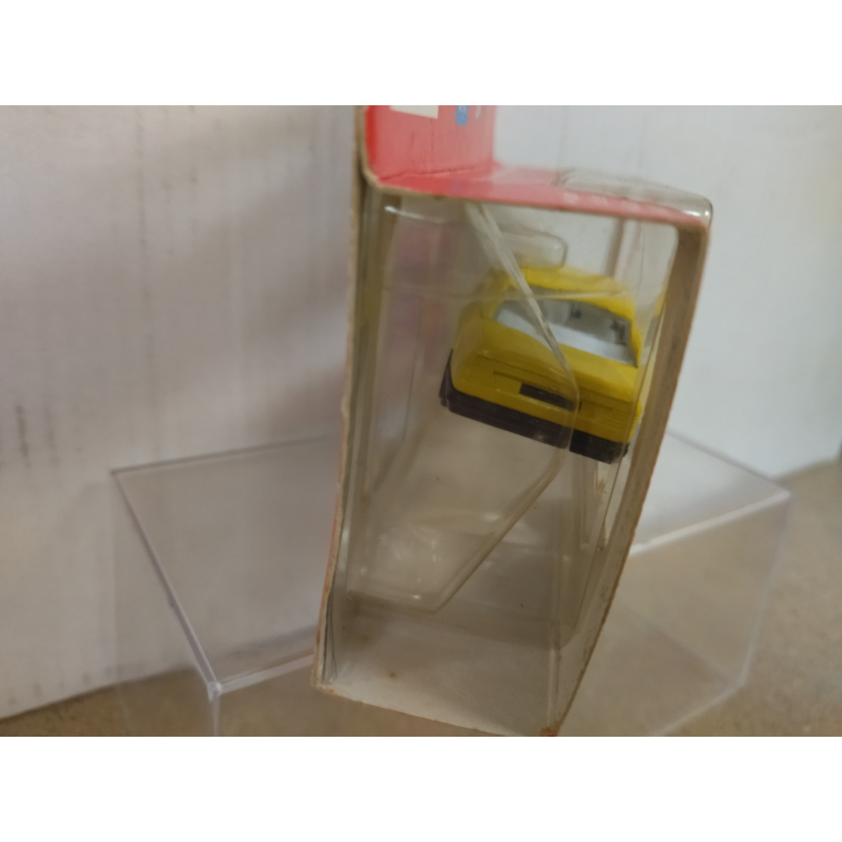 MERCEDES-BENZ W124 200 YELLOW 1:62/apx 1:64 POLIGURI - BCN STOCK CARS