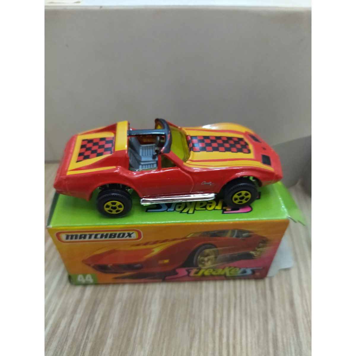 CHEVROLET CORVETTE C3 STREAKERS 44 1:64 MATCHBOX W/BOX - BCN STOCK CARS