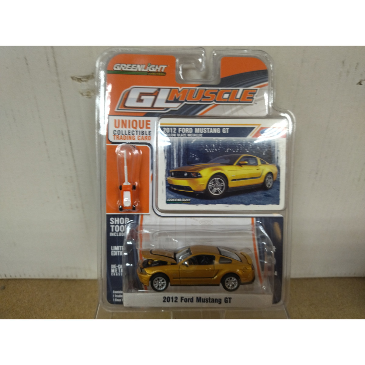 FORD MUSTANG 2012 GT YELLOW BLAZE METALLIC GL MUSCLE 1:64 GREENLIGHT ...