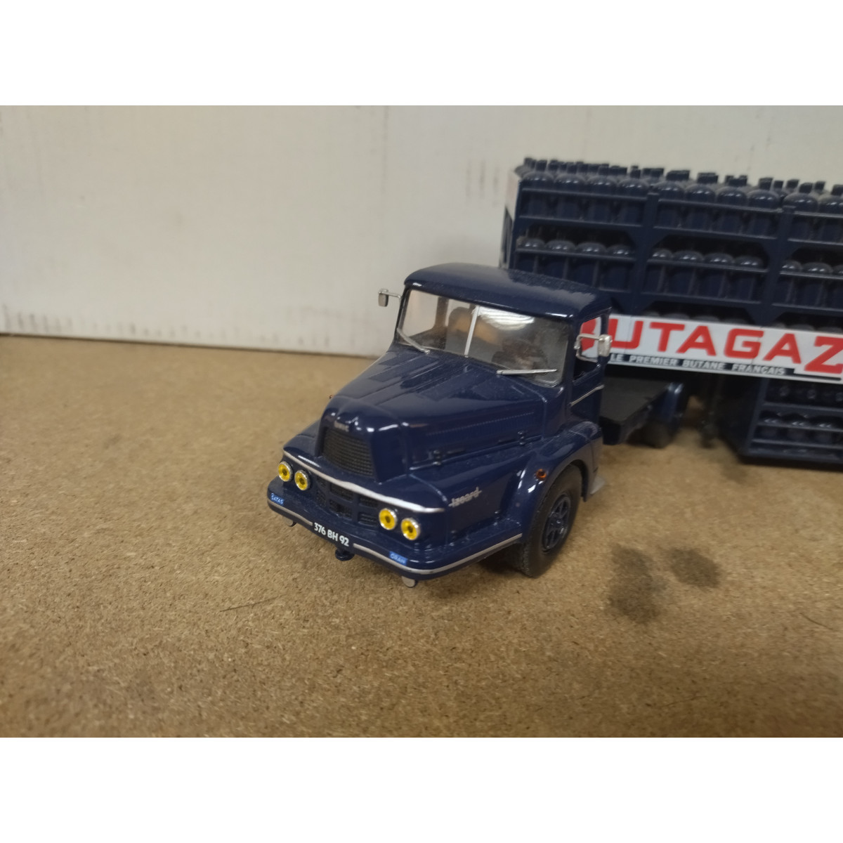 UNIC IZOARD ZU 120T BUTAGAZ CAMION/TRUCK 1:43 ALTAYA IXO - BCN STOCK CARS