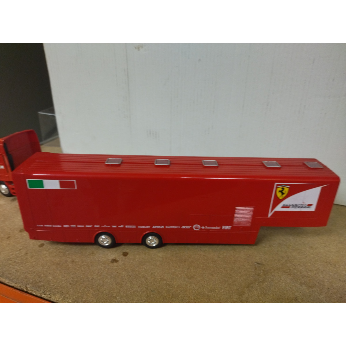 IVECO STRALIS SCUDERIA FERRARI CAMION/TRUCK 1:43 ALTAYA IXO DEFECT ...