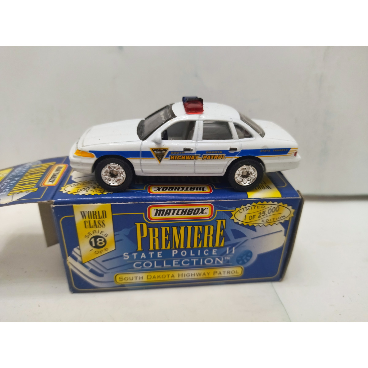 FORD CROWN VICTORIA S. DAKOTA PATROL 1:64 MATCHBOX PREMIERE BOX DAMAGED ...