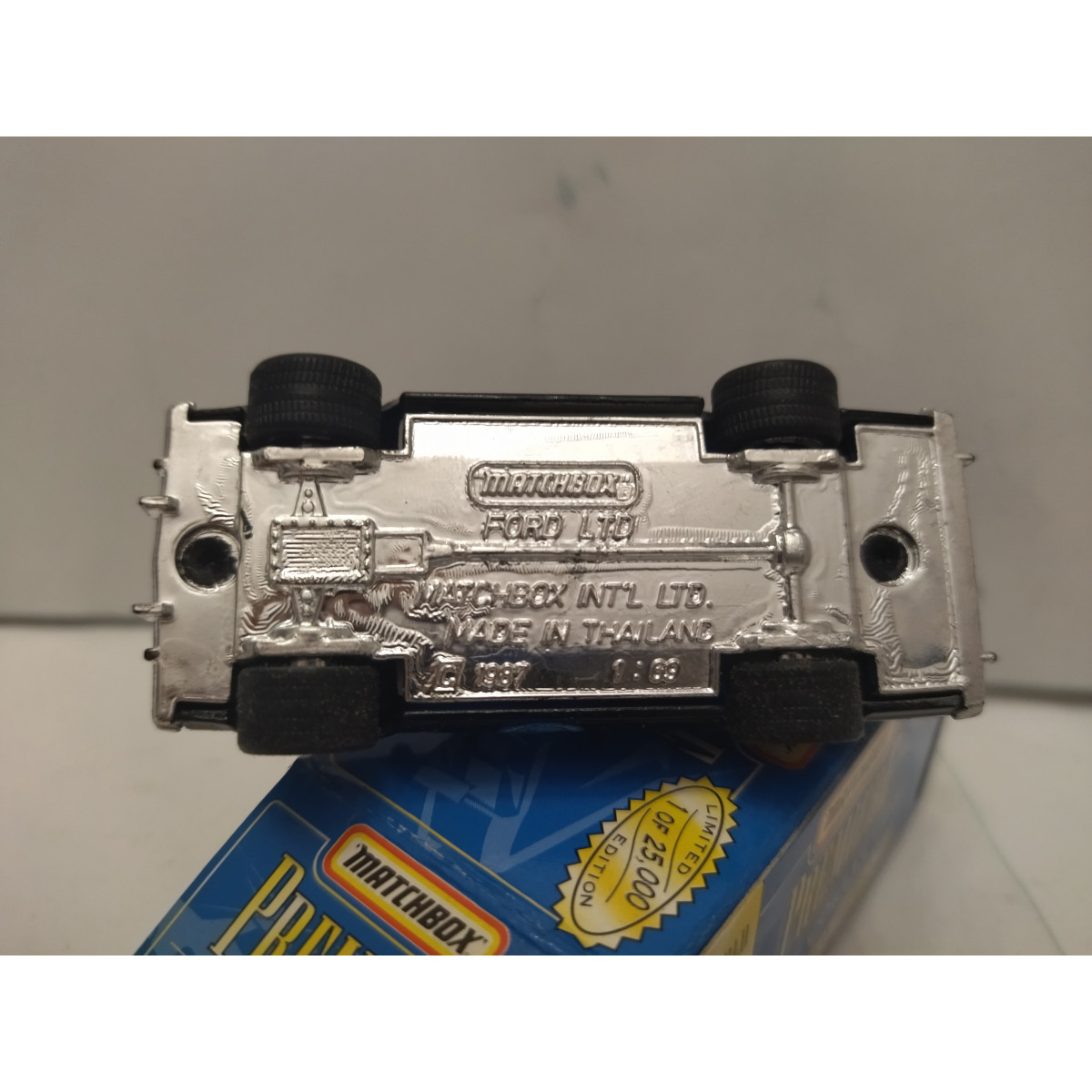 FORD LTD FLORIDA HIGHWAY PATROL 1:64 MATCHBOX PREMIERE BOX DAMAGED/ROTA ...