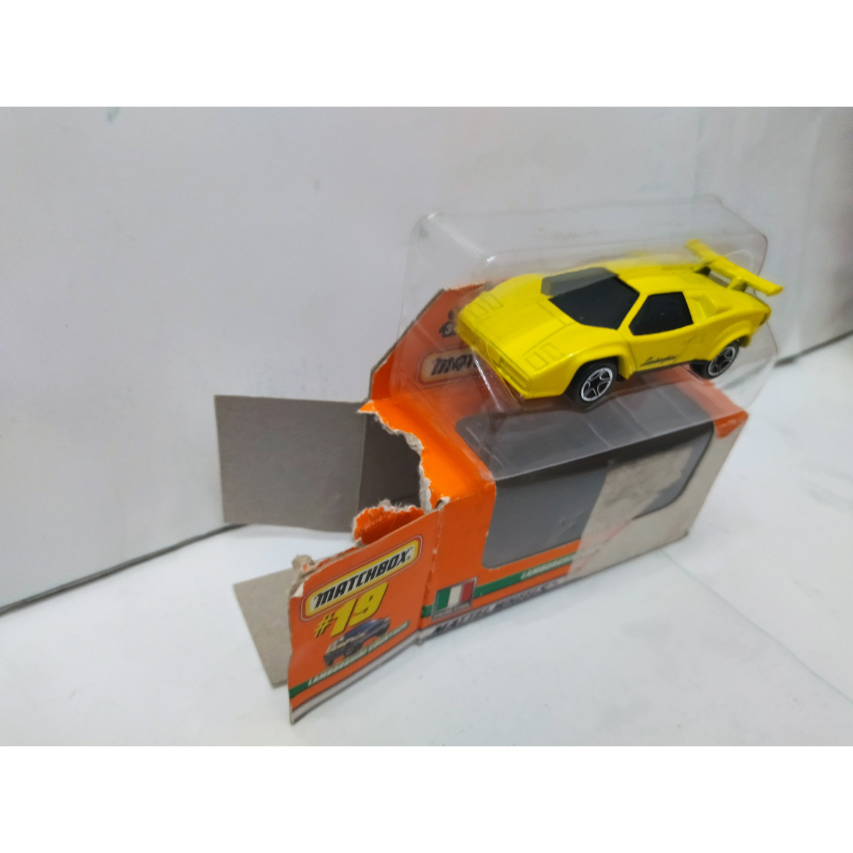 LAMBORGHINI COUNTACH YELLOW 19 1:64 MATCHBOX - BCN STOCK CARS