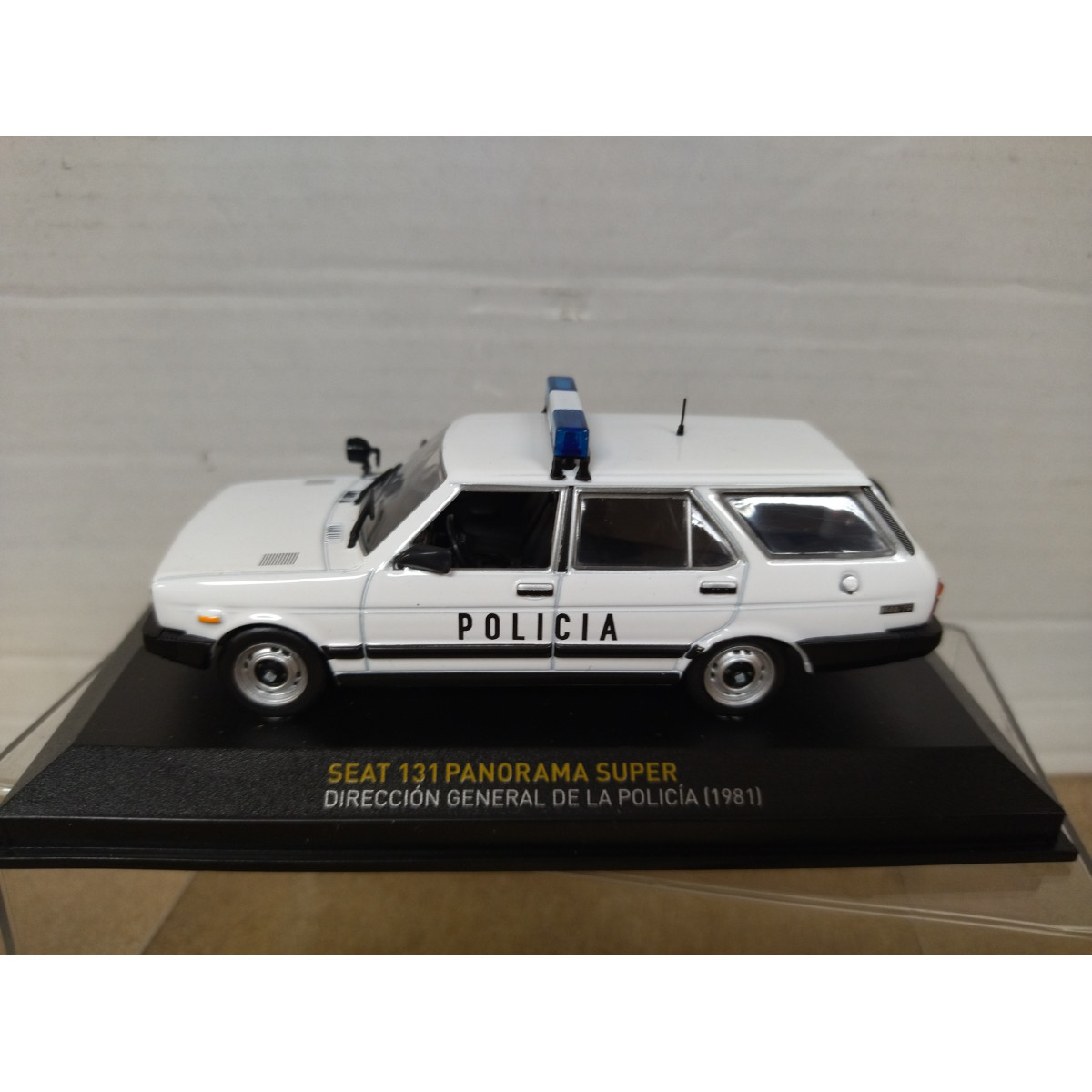 SEAT 131 PANORAMA/FAMILIAR 1981 DGP POLICIA 1:43 ALTAYA IXO - BCN STOCK ...