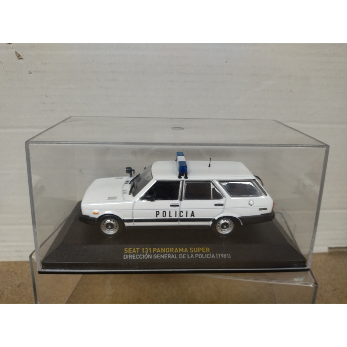 SEAT 131 PANORAMA/FAMILIAR 1981 DGP POLICIA 1:43 ALTAYA IXO - BCN STOCK ...