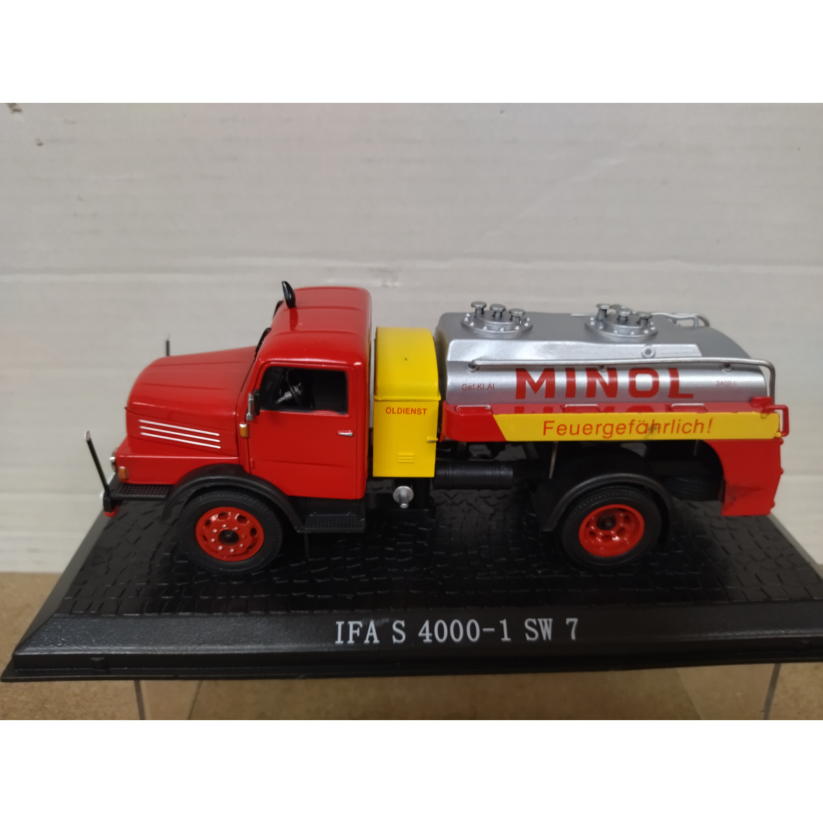 IFA S 4000-1 SW 7 MINOL CAMION/TRUCK 1:43 ATLAS IXO - BCN STOCK CARS