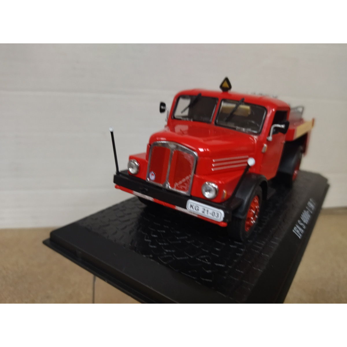 IFA S 4000-1 SW 7 MINOL CAMION/TRUCK 1:43 ATLAS IXO - BCN STOCK CARS