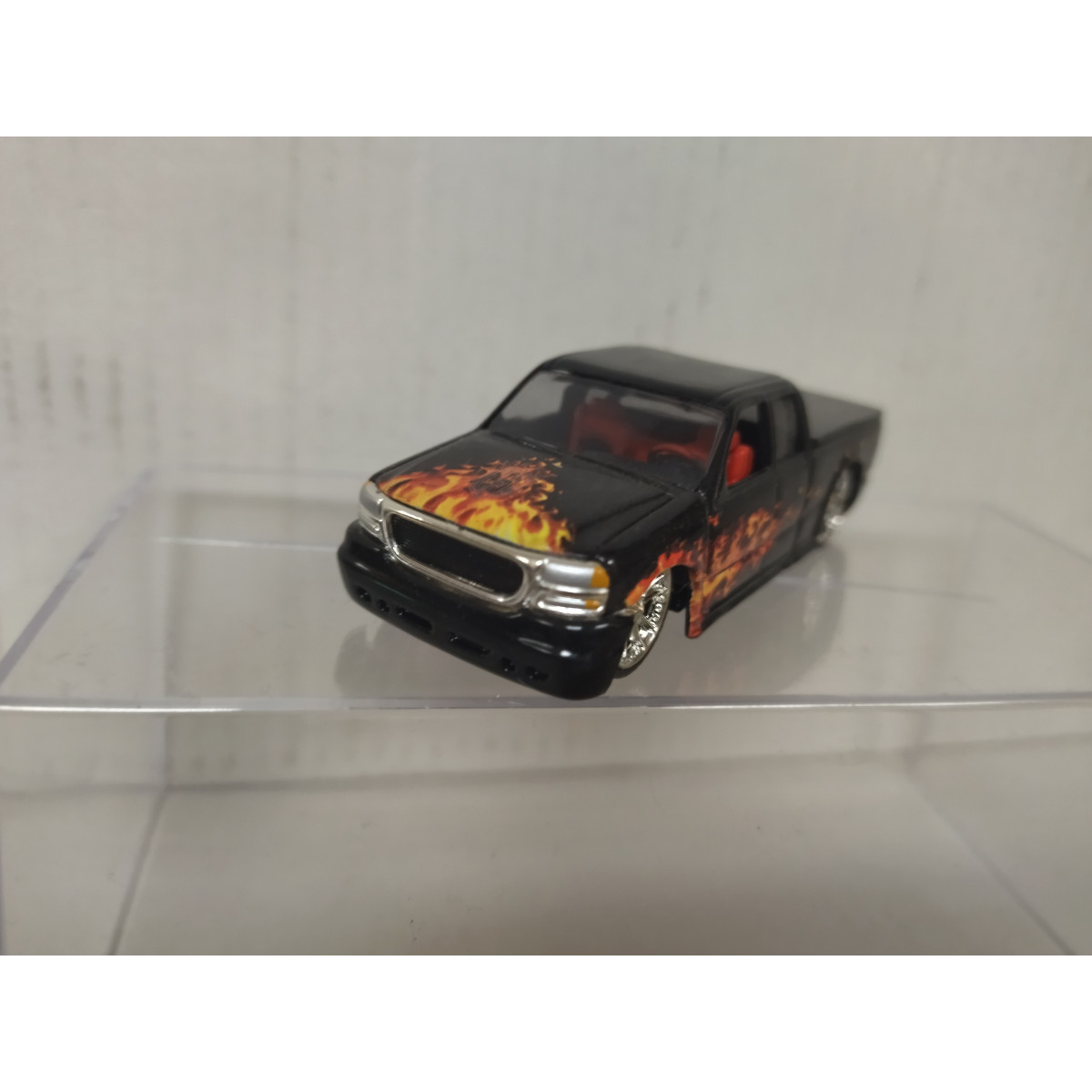 GMC TRUCK PICKUP FLAMES JESSE JAMES 1:64 MUSCLE MACHINES NO BOX - BCN ...
