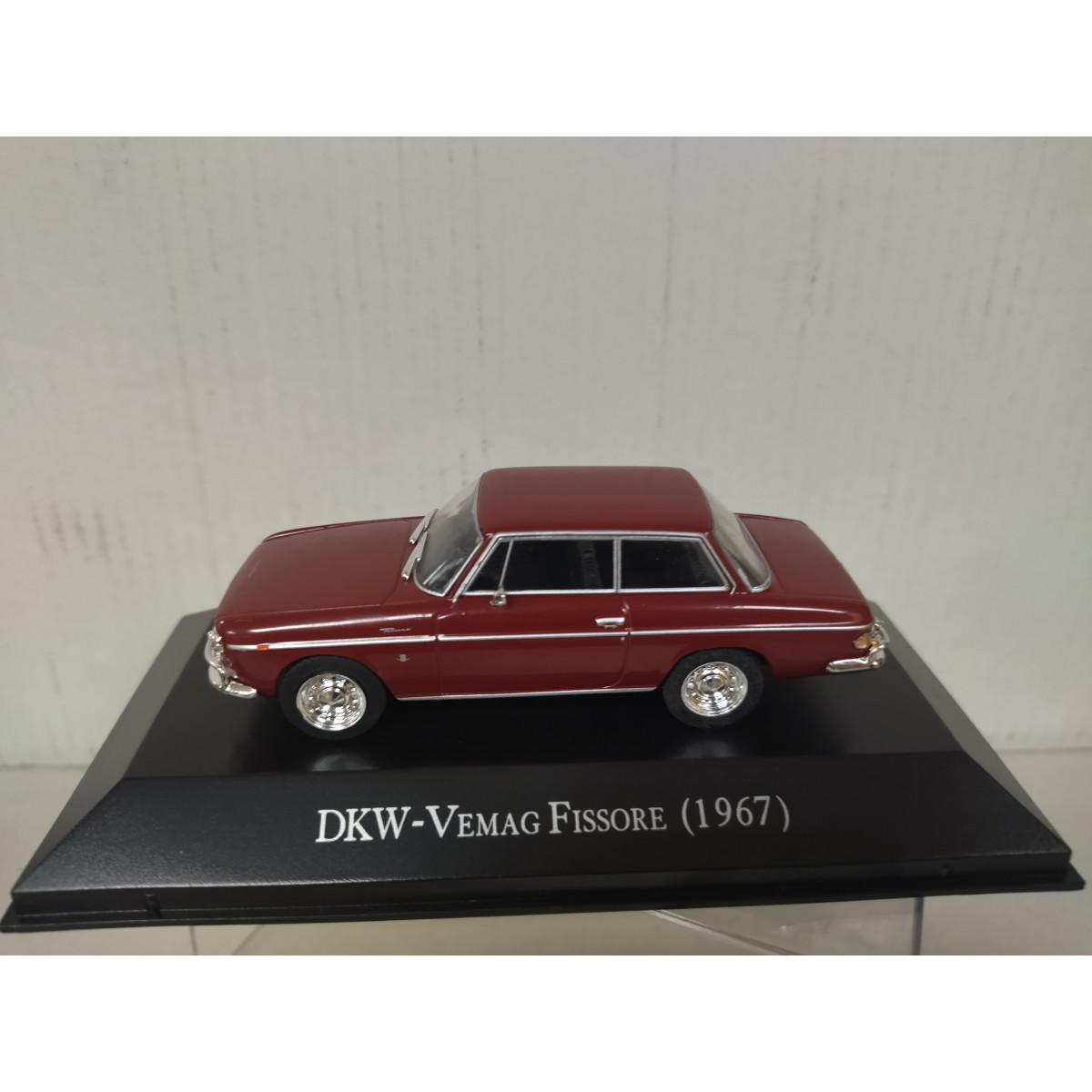 DKW VEMAG FISSORE 1967 DARK RED INESQUECIVEIS BRASIL 1:43 DeAGOSTINI ...