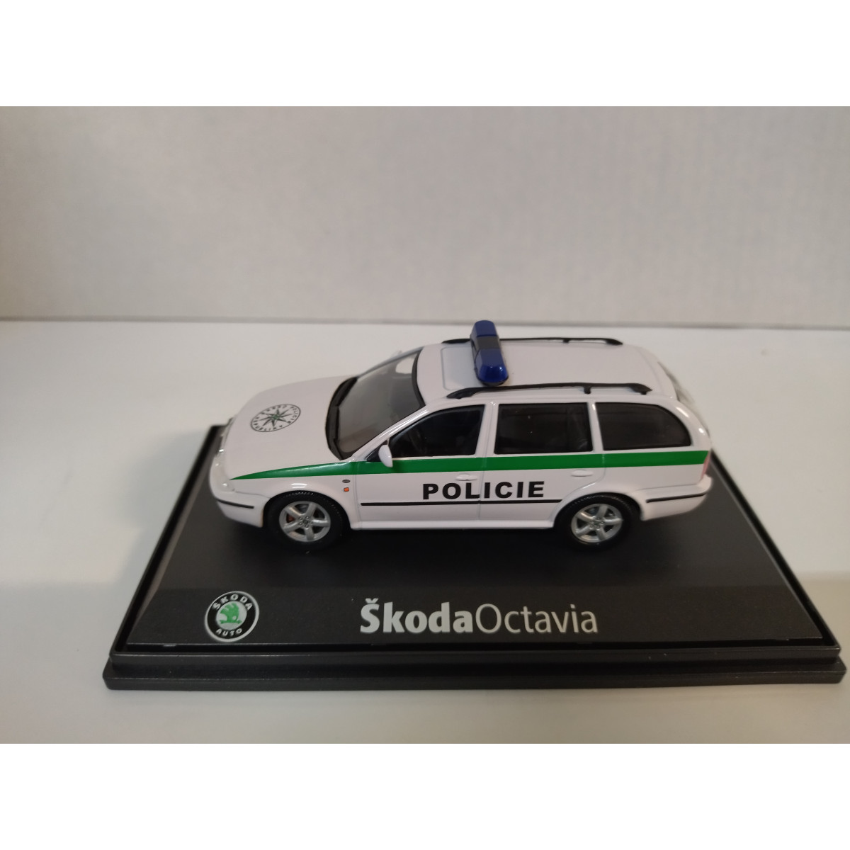 SKODA OCTAVIA POLICIE/POLICE 1:43 ABREX - BCN STOCK CARS