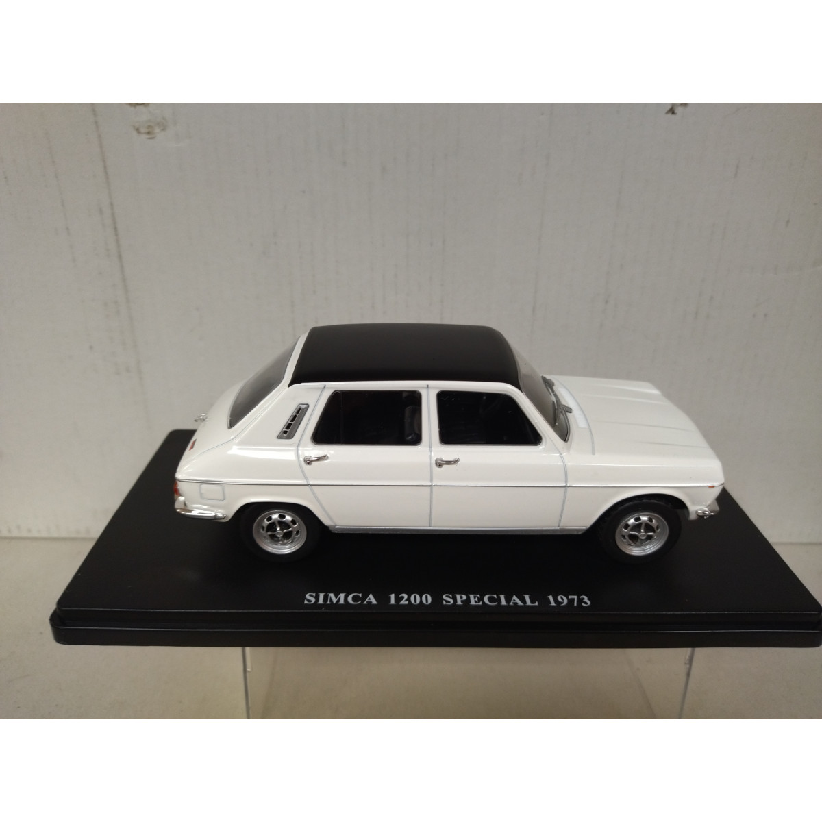 SIMCA 1200 ESPECIAL 1973 BLANCO/NEGRO 1:24 SALVAT IXO - BCN STOCK CARS