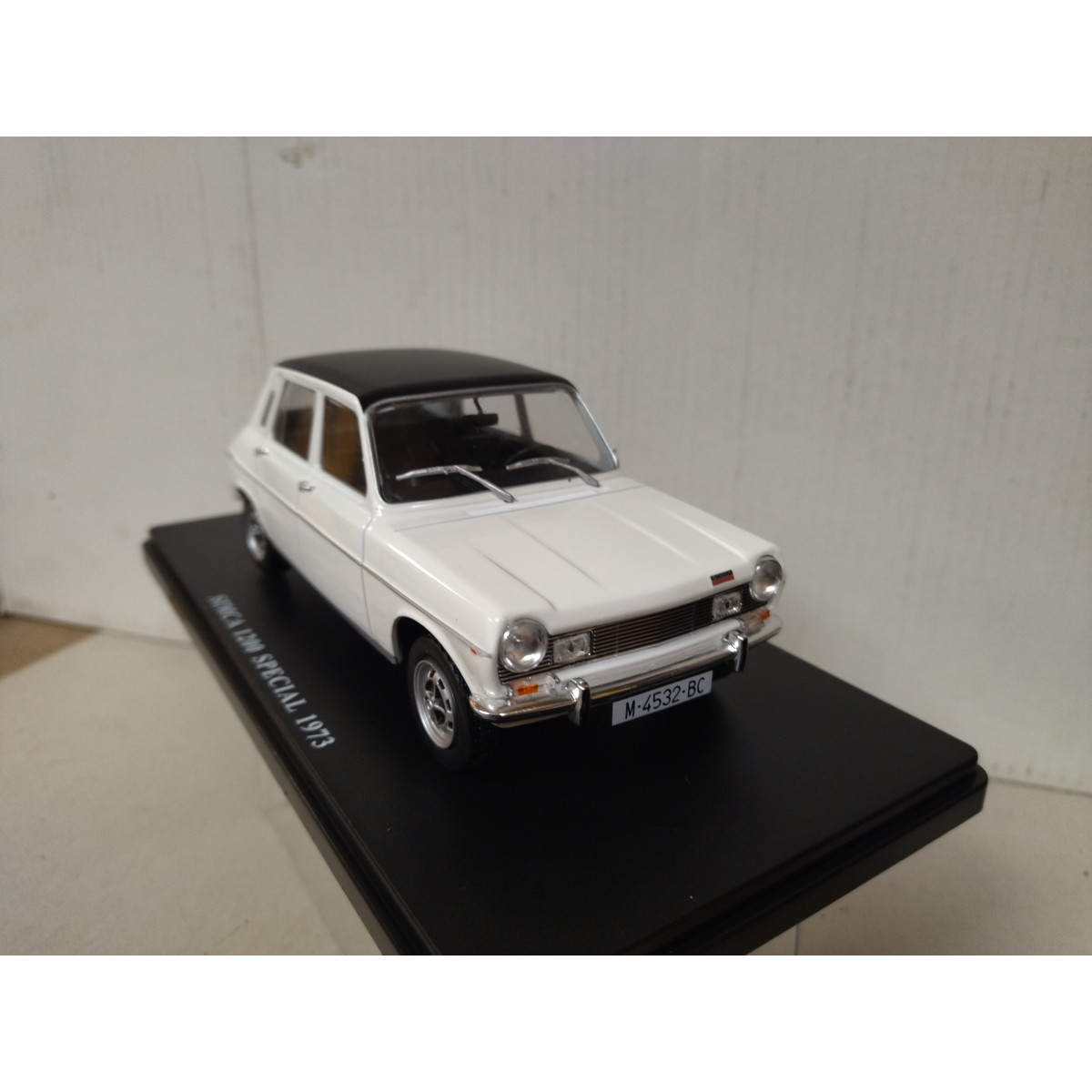 SIMCA 1200 ESPECIAL 1973 BLANCO/NEGRO 1:24 SALVAT IXO - BCN STOCK CARS