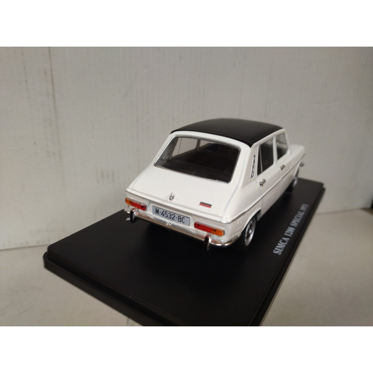 SIMCA 1200 ESPECIAL 1973 BLANCO/NEGRO 1:24 SALVAT IXO - BCN STOCK CARS