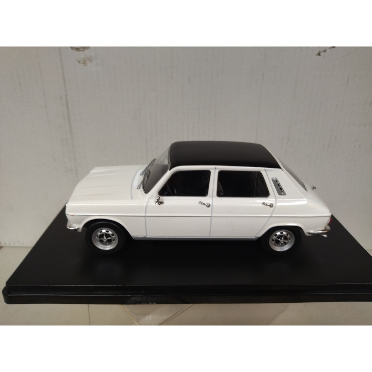 SIMCA 1200 ESPECIAL 1973 BLANCO/NEGRO 1:24 SALVAT IXO - BCN STOCK CARS