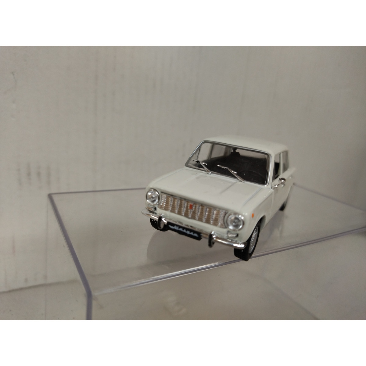 VAZ-2101/LADA ZIGHULI (FIAT/SEAT 124) WHITE 1:43 DeAGOSTINI IXO - BCN ...