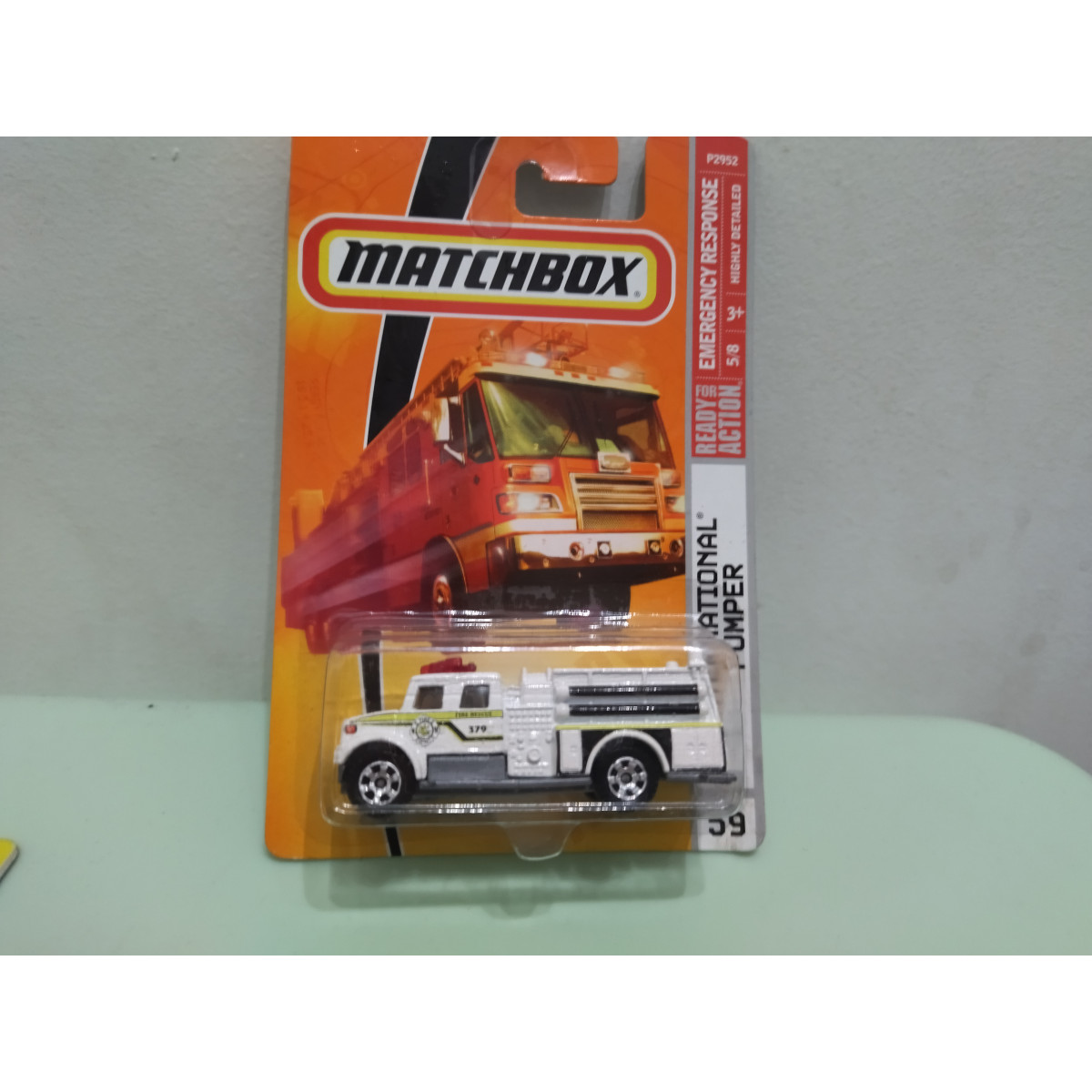 INTERNATIONAL PUMPER FIRE WHITE 1:64 MATCHBOX - BCN STOCK CARS