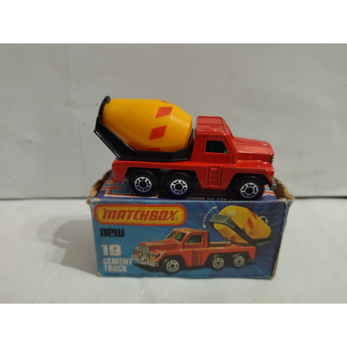 CEMENT TRUCK MB19 SUPERFAST 1:75/apx 1:64 MATCHBOX W/BOX - BCN STOCK CARS