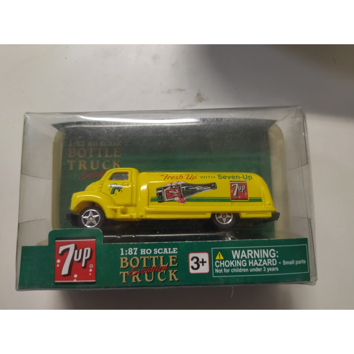 CAMION/TRUCK BOTTLE TRUCK YELLOW 7UP 1:87 H0 GOLDEN WHEELS - BCN STOCK CARS