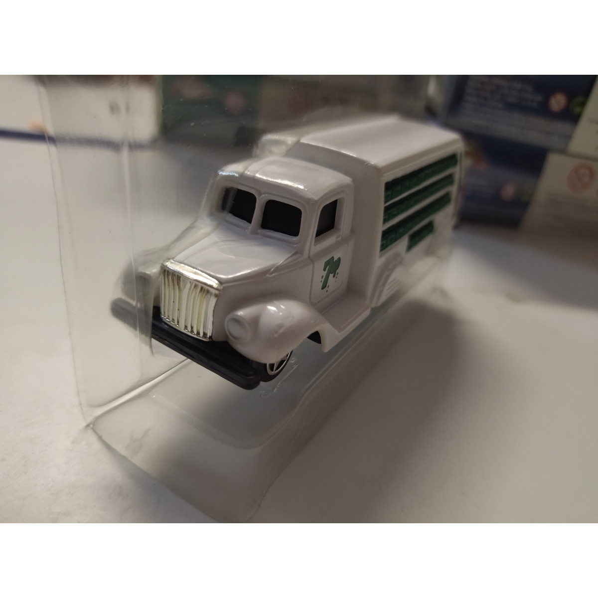 CAMION/TRUCK BOTTLE TRUCK WHITE 7UP 1:87 H0 GOLDEN WHEELS - BCN STOCK CARS