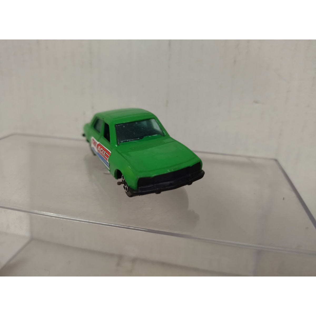 PEUGEOT 504 VERDE apx 1:64 GUILOY VINTAGE NO BOX - BCN STOCK CARS