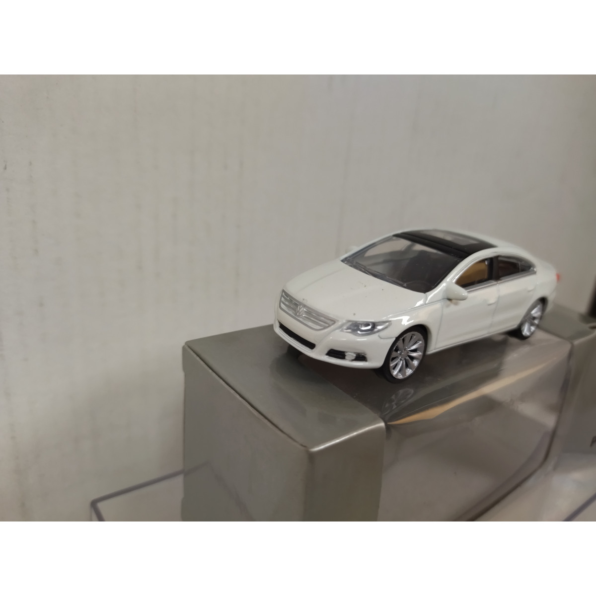 VOLKSWAGEN PASSAT CC WHITE apx 1:64 NOREV 3 INCHES (7,5cm) - BCN STOCK CARS