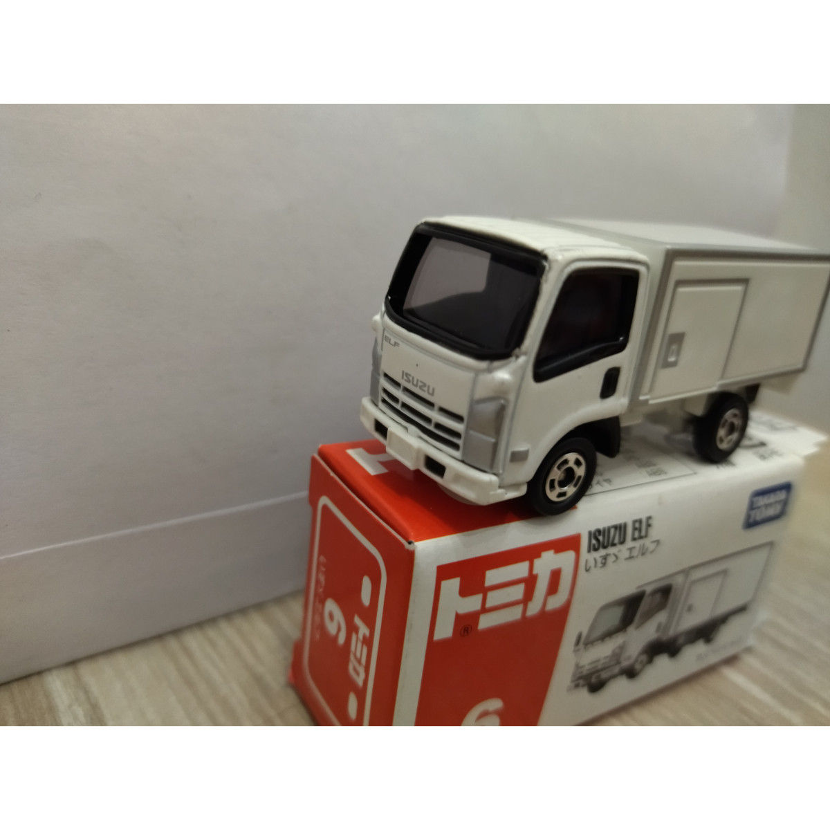 ISUZU ELF CAMION/TRUCK 1:64 TOMICA 6 - BCN STOCK CARS