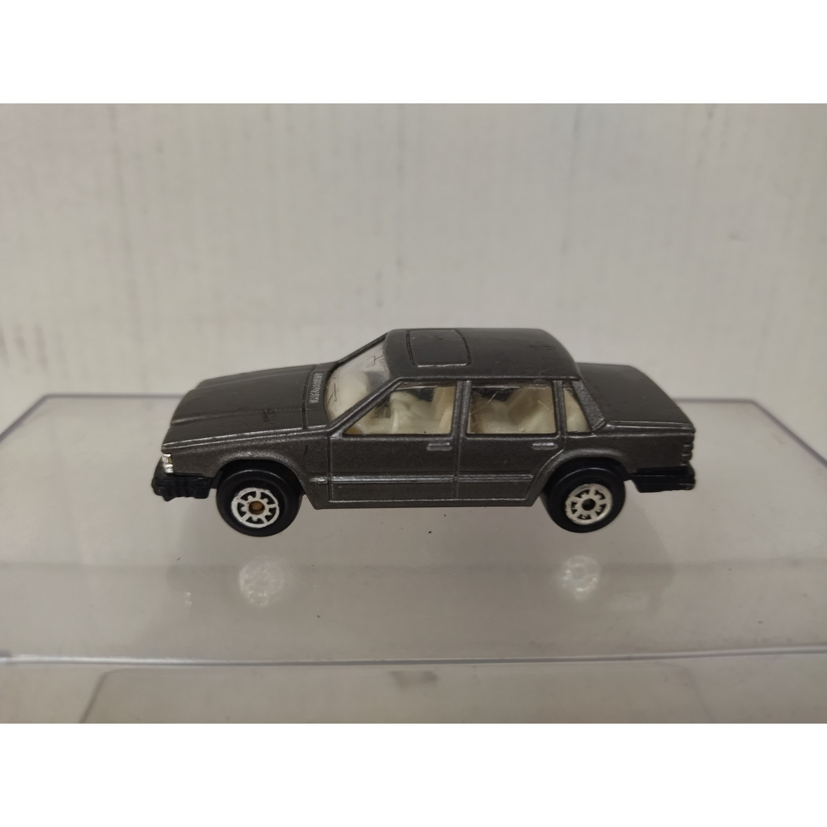 VOLVO 760 GLE DARK GREY apx 1:64 MAISTO NO BOX - BCN STOCK CARS