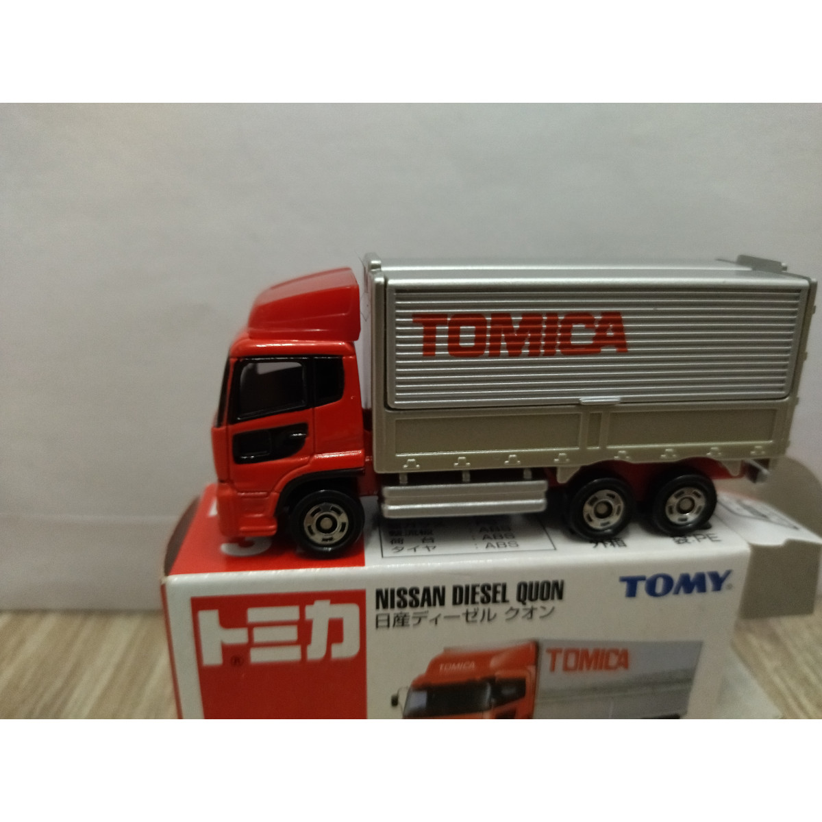 NISSAN DIESEL/UD QUON CAMION/TRUCK apx 1:64 TOMICA 31 - BCN STOCK CARS