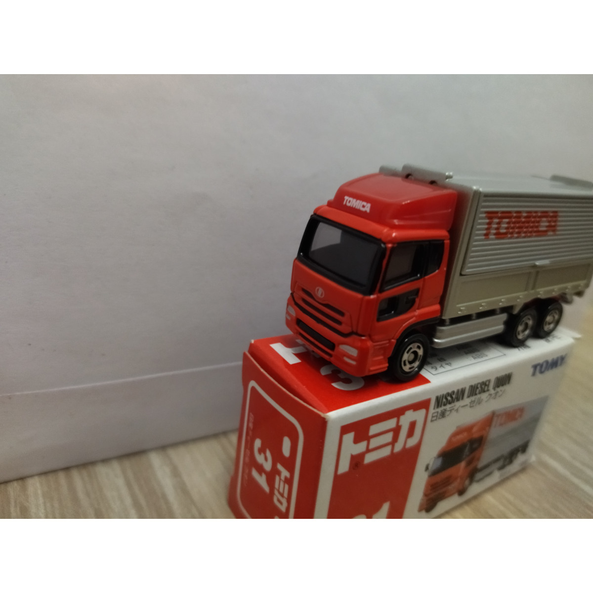 NISSAN DIESEL/UD QUON CAMION/TRUCK apx 1:64 TOMICA 31 - BCN STOCK CARS