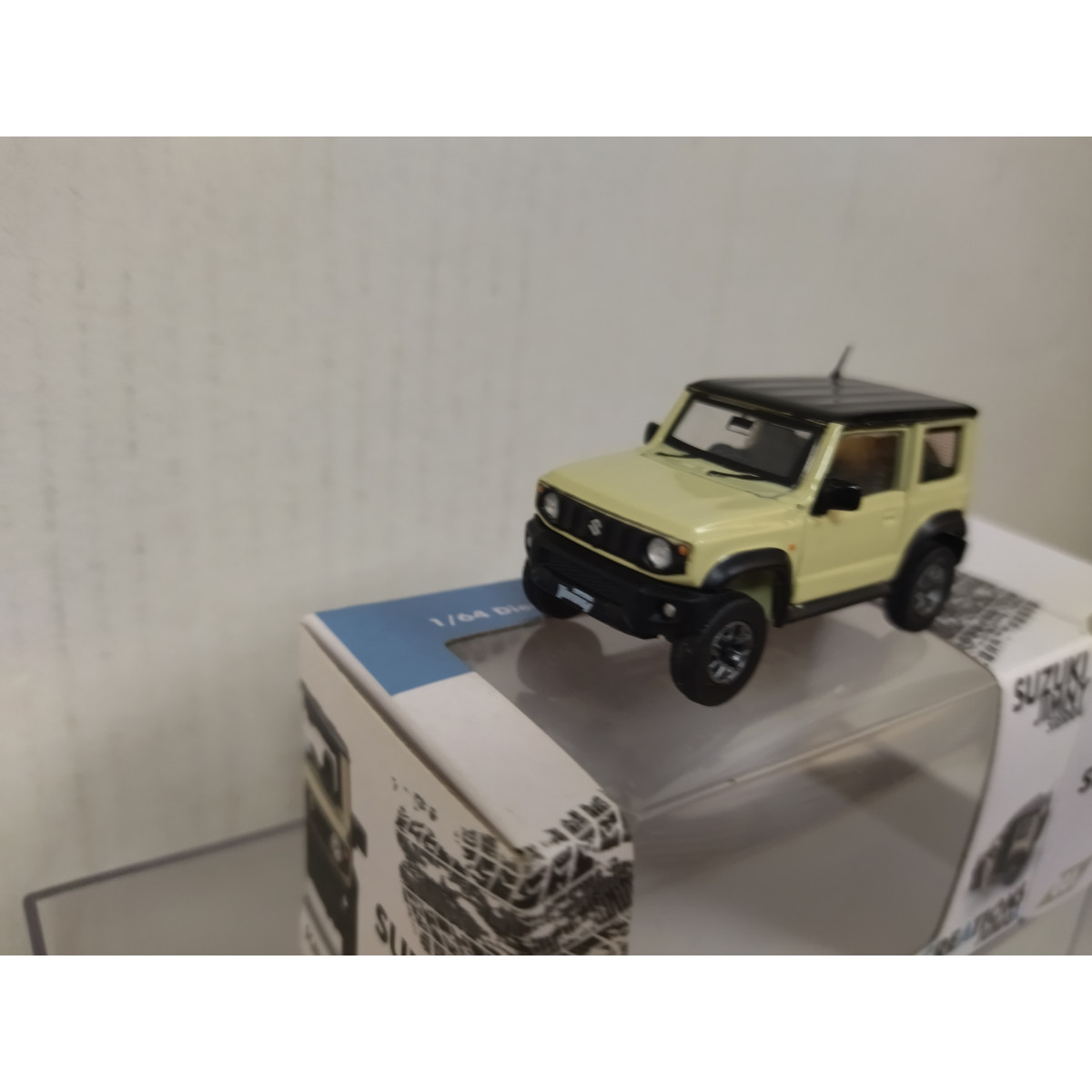 SUZUKI JIMNY/SIERRA JB74 CHIFFON IVORY MET RHD 1:64 BM CREATIONS 01 ...