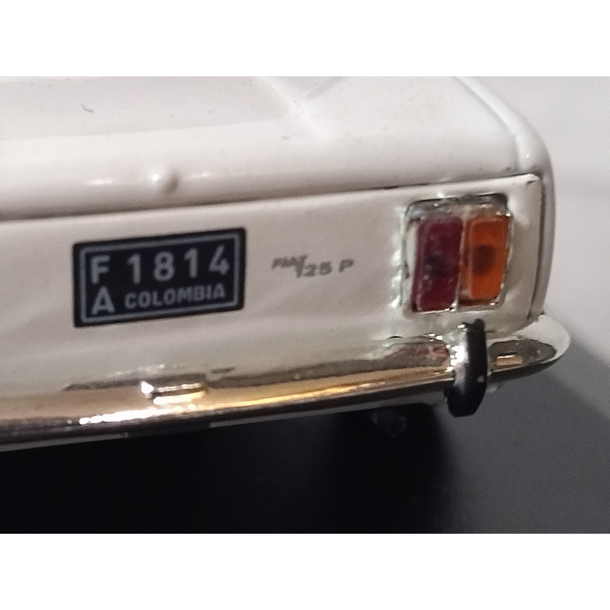 FIAT 125 P COLOMBIA 1:43 LUPA IXO CAJA NO ORIGINAL - BCN STOCK CARS