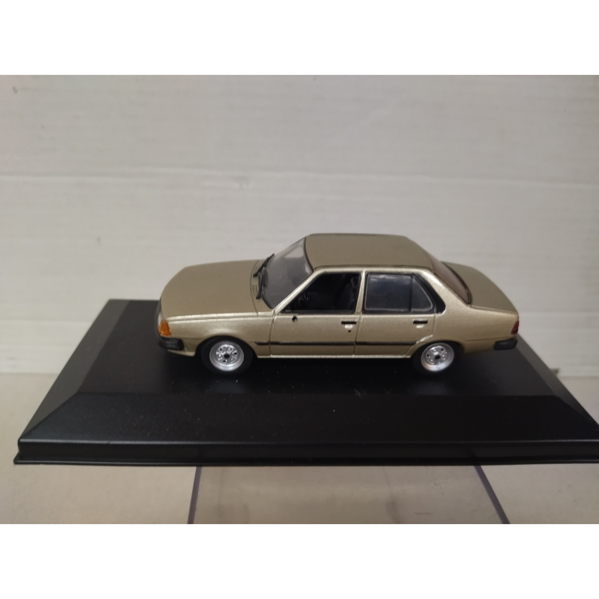 RENAULT 18 1986 GTL COLOMBIA 1:43 LUPPA IXO CAJA NO ORIGINAL DEFECT/NO ...