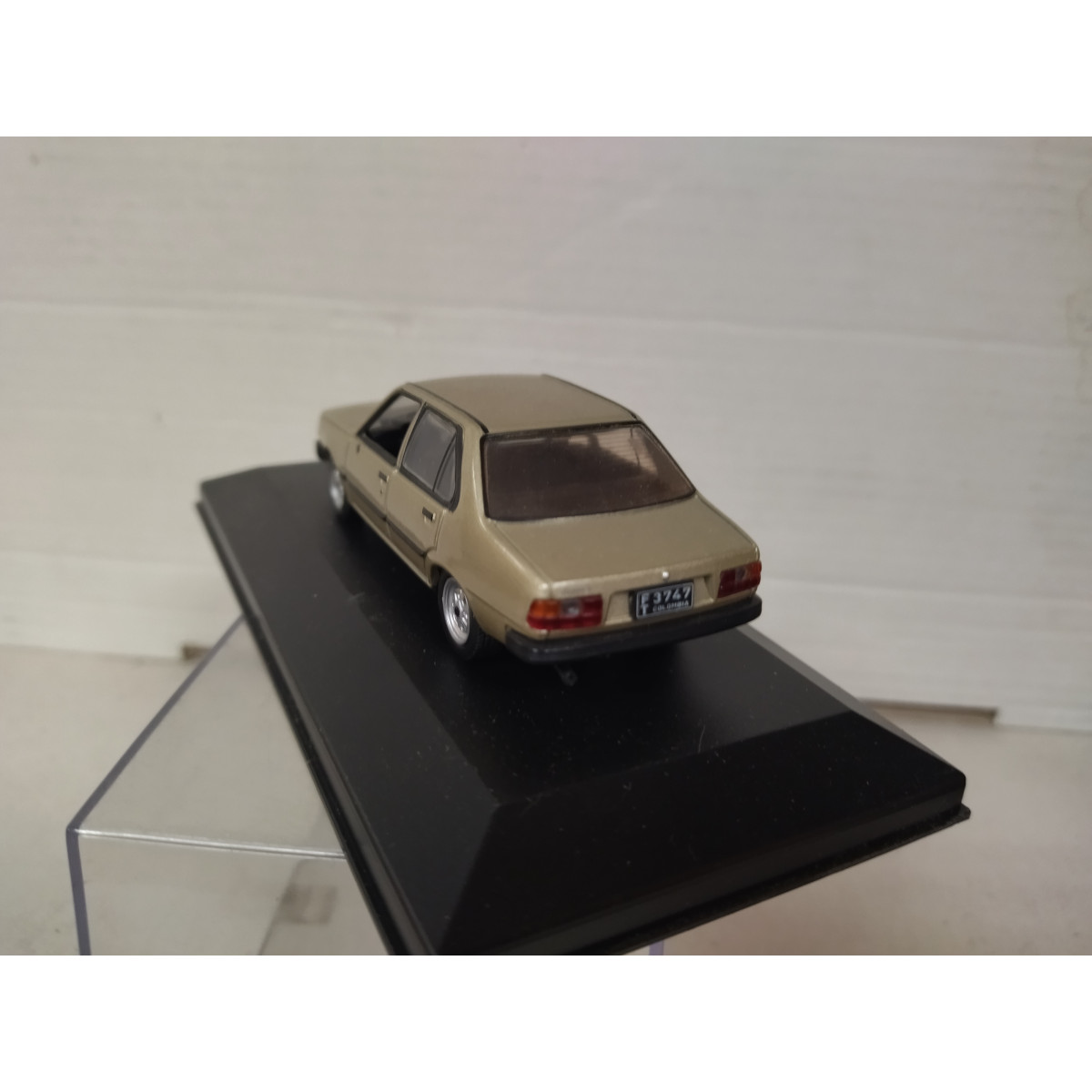 RENAULT 18 1986 GTL COLOMBIA 1:43 LUPPA IXO CAJA NO ORIGINAL DEFECT/NO ...