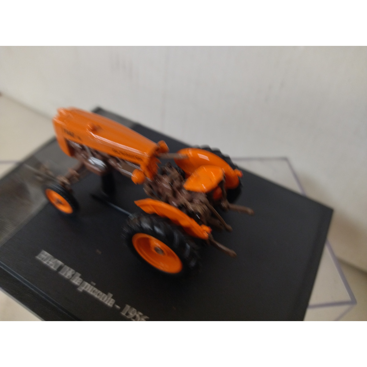 FIAT 18 LA PICCOLA 1956 TRACTOR/FARMER 1:43 UH HACHETTE DEFECTUOSO ...