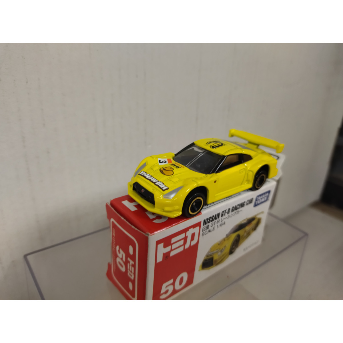 NISSAN GT-R RACING CAR YELLOW 1:64/apx 1:64 TOMICA 50 - BCN STOCK CARS