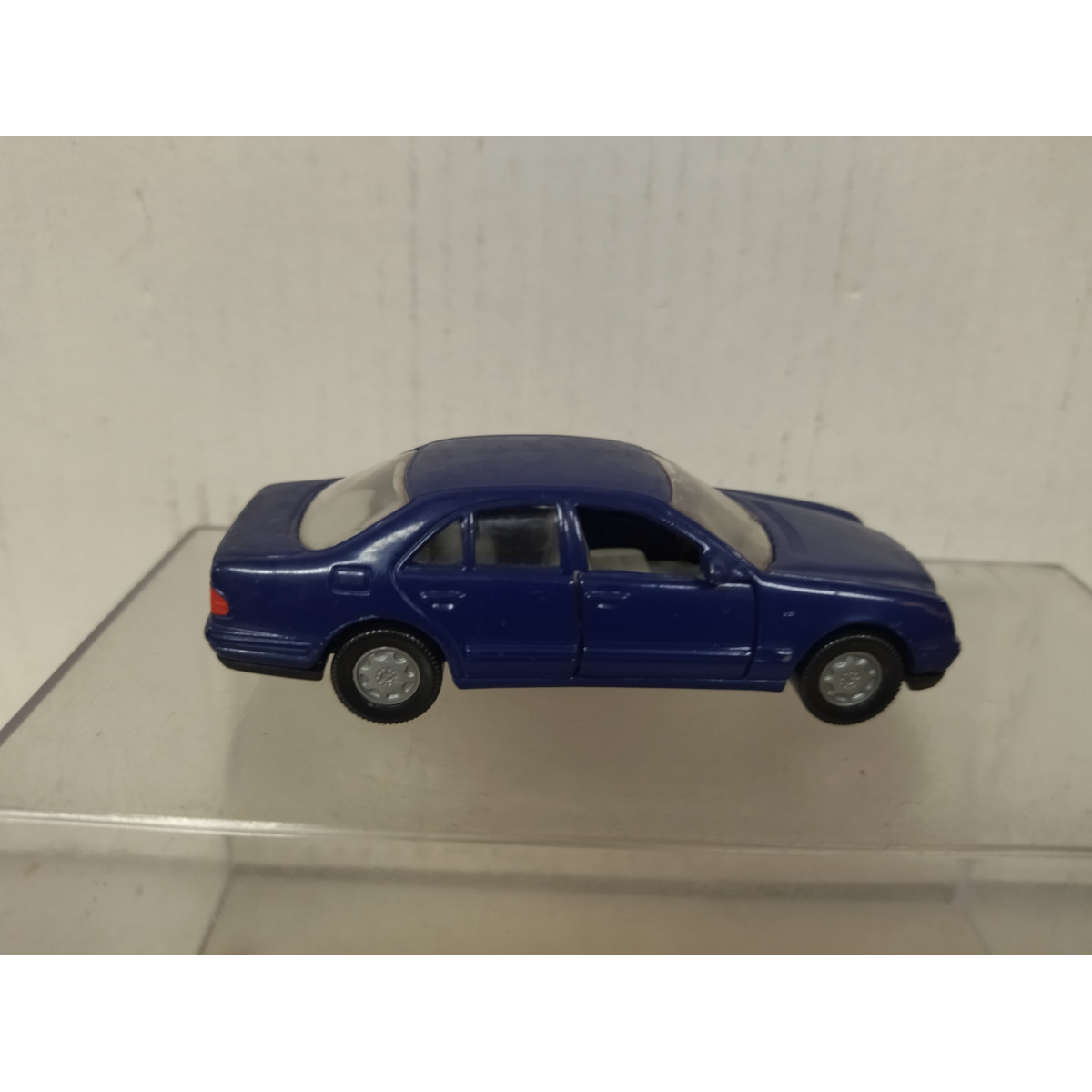 MERCEDES-BENZ W210 E230 BLUE 1:55/apx 1:64 SIKU 1048 NO BOX - BCN STOCK CARS